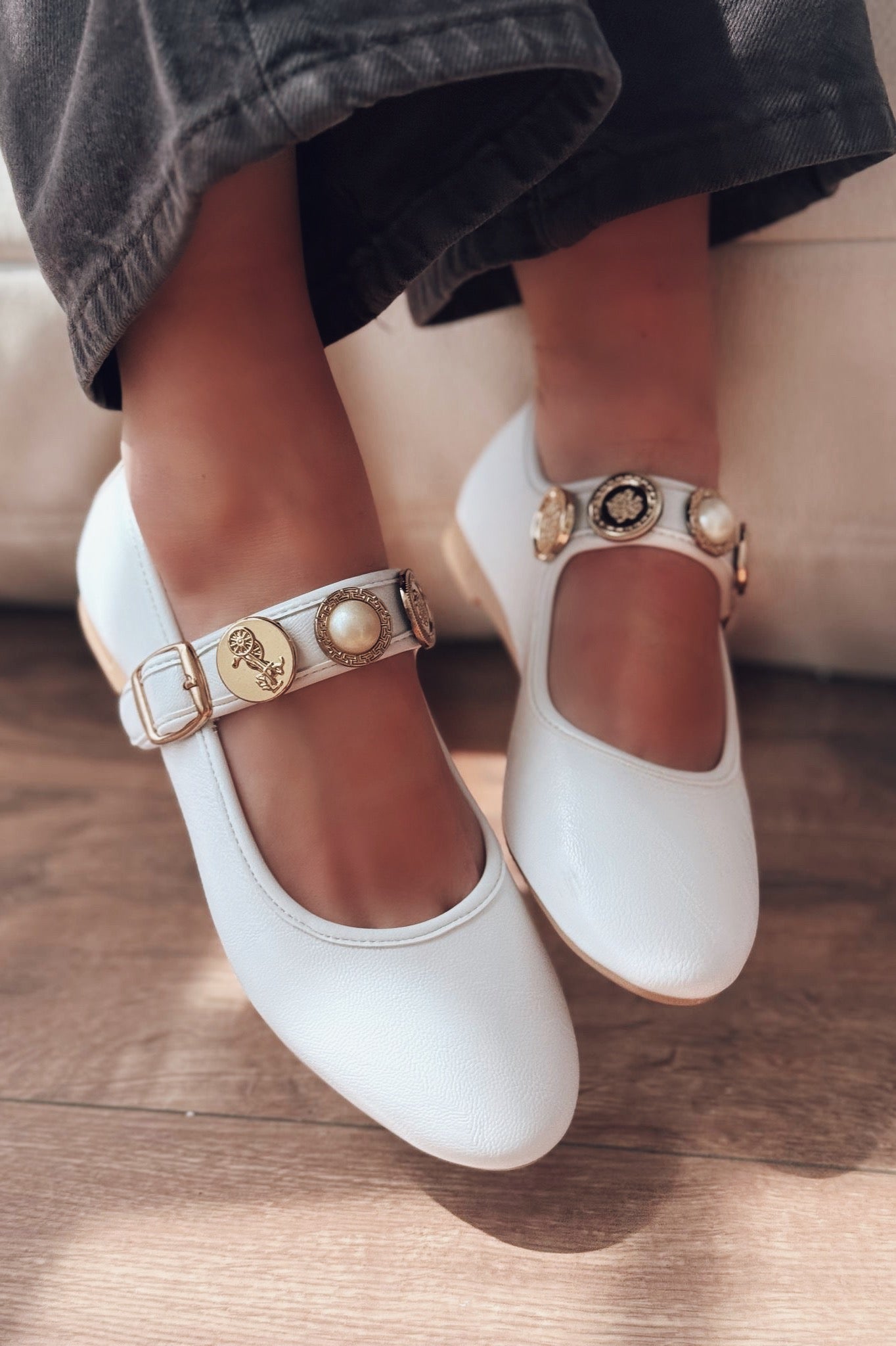 Brosta Mat Deri Toka Detaylı Beyaz Kadın Babet – ILOVESHOES Türkiye